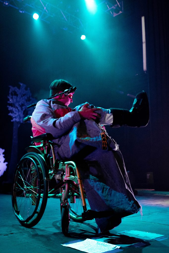 The World Bids Farewell to Oliver Tree - BLUNTIQ